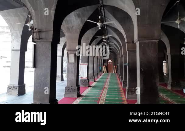 Jama Masjid Amazing 96 pillars and 75 arched In The Prayer Hall ...