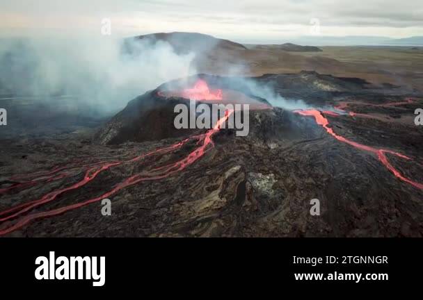 4K Aerial drone footage of Fagradalsfjall active volcano eruption in ...