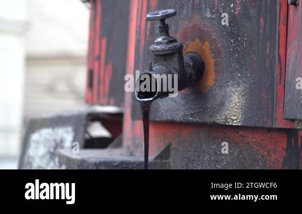 Petroleum bitumen Stock Videos & Footage - HD and 4K Video Clips - Alamy