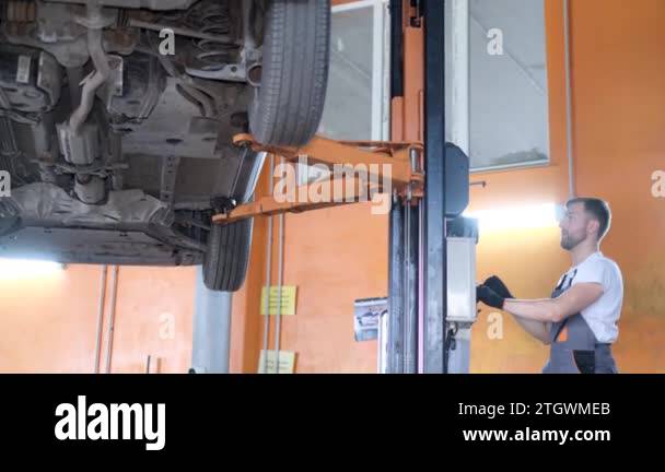 Hoisting machine Stock Videos & Footage - HD and 4K Video Clips - Alamy