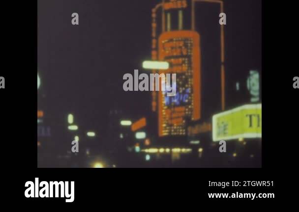 London, United Kingdom june 1959: Piccadilly circus night billboard in ...