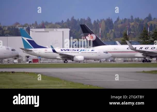 Westjet airplane Stock Videos & Footage - HD and 4K Video Clips - Alamy