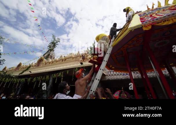 18 ladder Stock Videos & Footage - HD and 4K Video Clips - Alamy