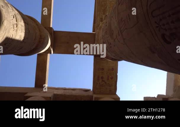Great hall columns pillars and beams huge structure in Karnak Temple ...