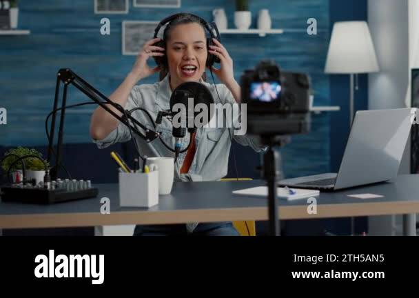 Vlog popular Stock Videos & Footage - HD and 4K Video Clips - Alamy