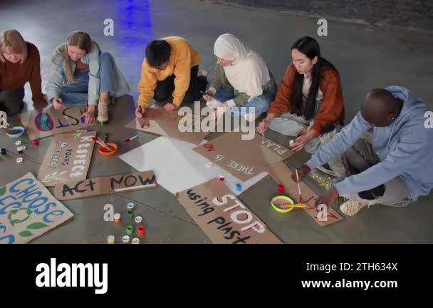 Draw posters Stock Videos & Footage - HD and 4K Video Clips - Alamy