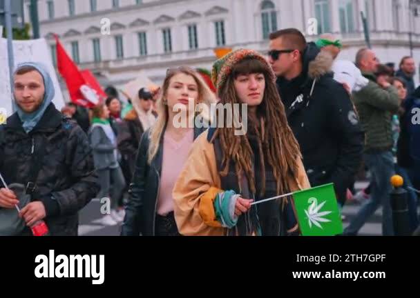 Attending the fashion Stock Videos & Footage - HD and 4K Video Clips - Alamy