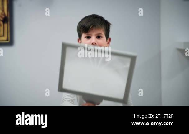 Optical illusion faces Stock Videos & Footage - HD and 4K Video Clips ...