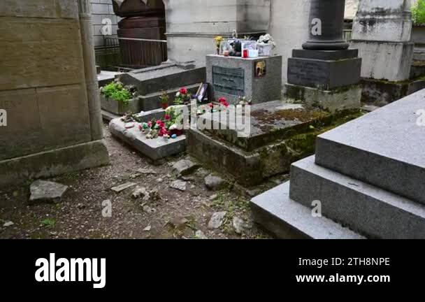 Paris, France. June 2022. At the quaint and historic Pre Lachaise ...