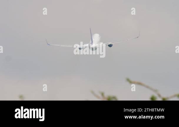 Rear of an aircraft Stock Videos & Footage - HD and 4K Video Clips - Alamy