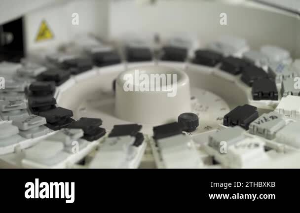 Samples carousel into automated chemistry analyzer in medical ...
