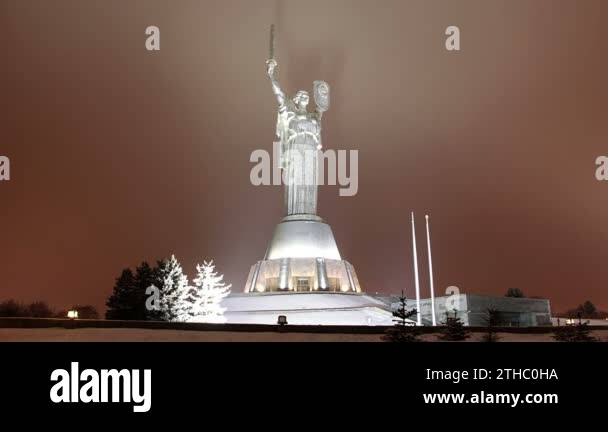 Titanium statue Stock Videos & Footage - HD and 4K Video Clips - Alamy