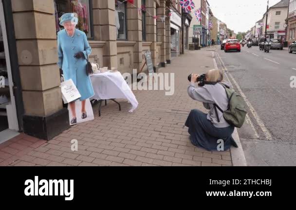 Queen elizabeth cardboard cutout Stock Videos & Footage - HD and 4K ...
