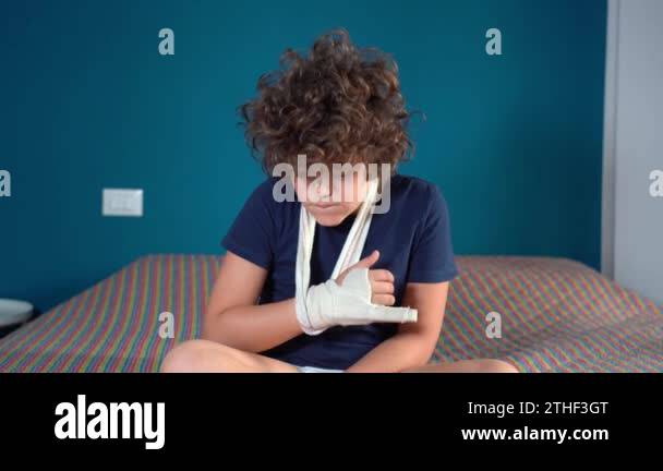 boy child 8 years old child breaks by fracturing the finger of his ...