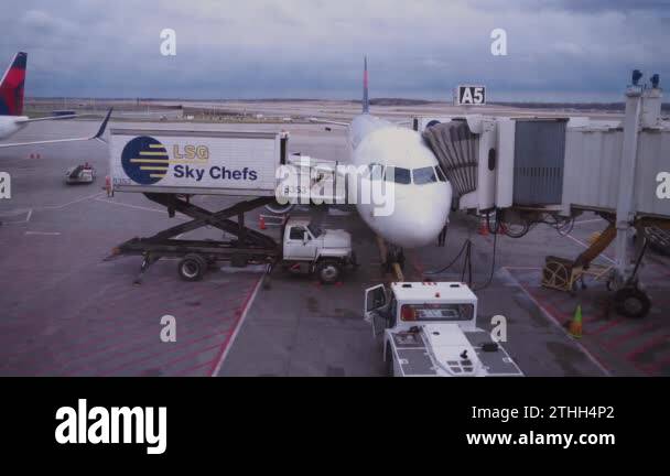 Aircraft boarding gate Stock Videos & Footage - HD and 4K Video Clips ...