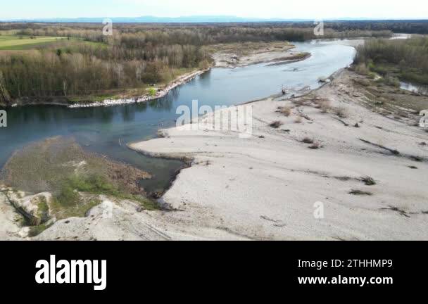 water emergency and drought due to lack of rain due to global warming ...