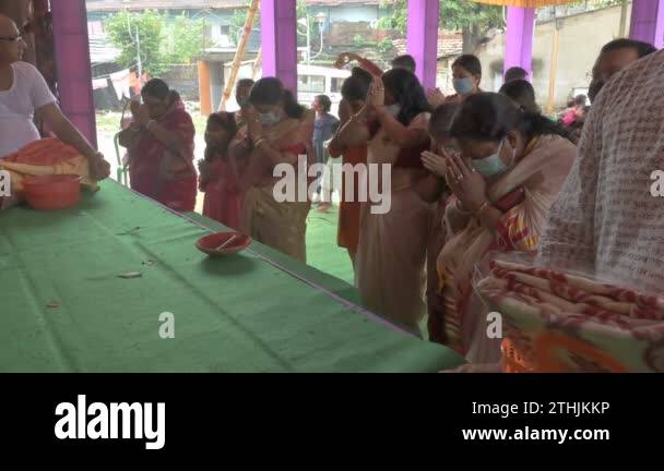 Puja flowers hindu india Stock Videos & Footage - HD and 4K Video Clips ...