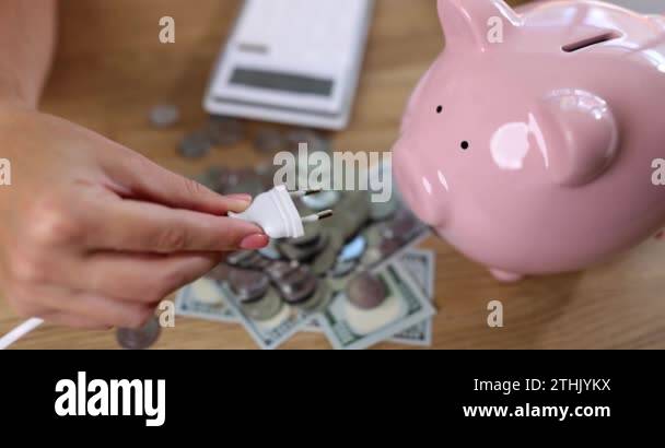 Insert bills Stock Videos & Footage - HD and 4K Video Clips - Alamy