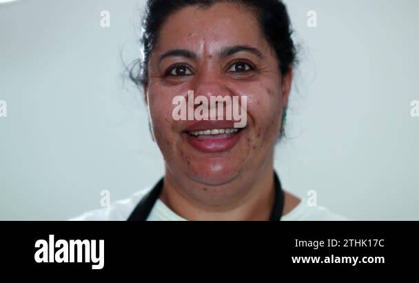 African woman surprise shock reaction, real life reaction black woman looking at camera Stock ...