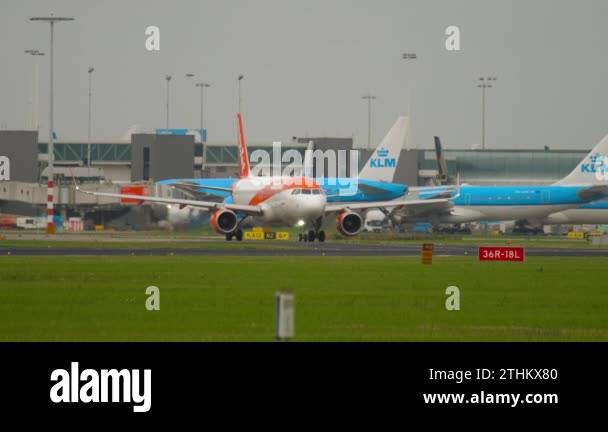 Easyjet a320 on runway Stock Videos & Footage - HD and 4K Video Clips ...
