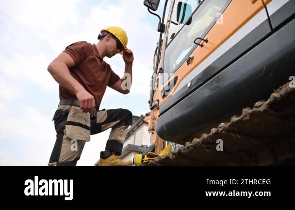 Dozer operator Stock Videos & Footage - HD and 4K Video Clips - Alamy