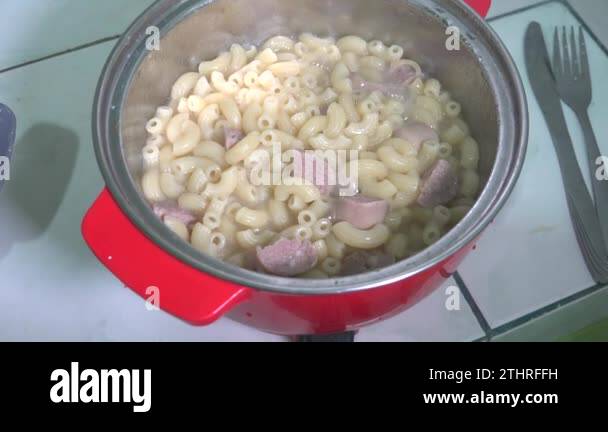 Pasta boiling Stock Videos & Footage - HD and 4K Video Clips - Alamy