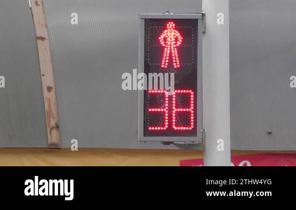 Countdown time the traffic light Stock Video Footage - Alamy