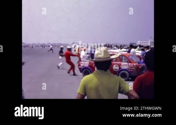 Guayaquil, Ecuador may 1975: Old car race start. Scenes from Las ...