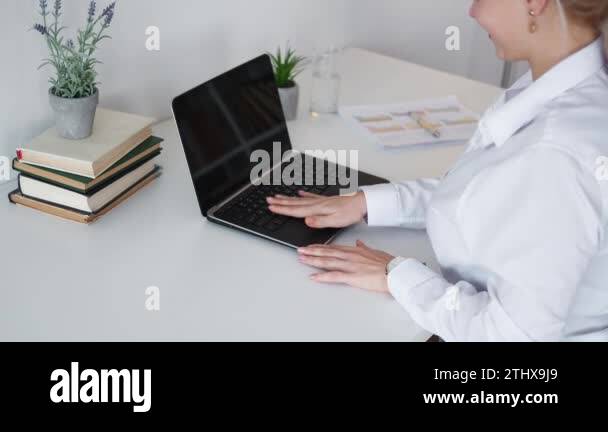 Broken computer. Desperate woman. Work fail. Upset office lady feeling ...