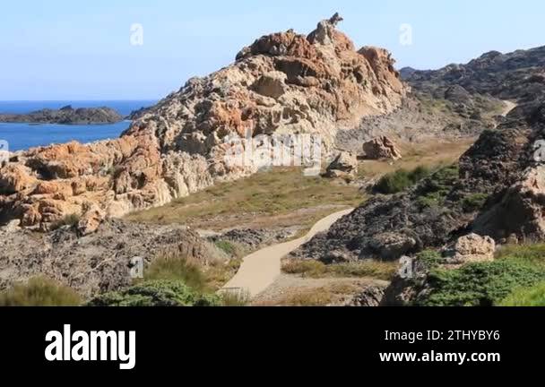 Rocher rouge Stock Videos & Footage - HD and 4K Video Clips - Alamy