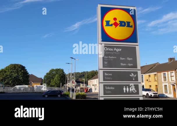 Lidl emblem Stock Videos & Footage - HD and 4K Video Clips - Alamy