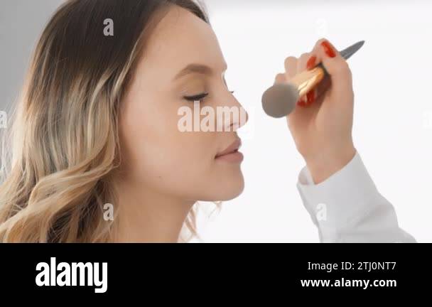 Makeup transformation reveals the invisible beauty of every woman ...