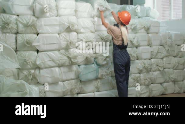 Packing barrels Stock Videos & Footage - HD and 4K Video Clips - Alamy