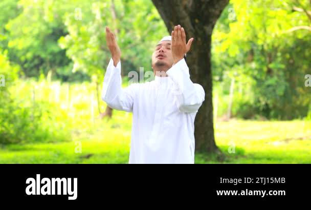 Religious muslim man traditional kandura praying outdoor at quiet ...