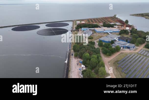 Floating rotating turnable solar panels. Large scale Sustainable energy ...