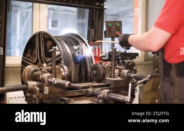 Alignment of car discs by autogenous welding. Auto service and repair ...