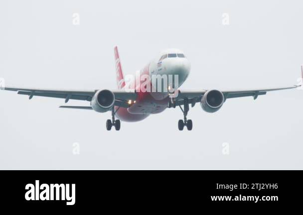 Airbus 320 from below Stock Videos & Footage - HD and 4K Video Clips ...