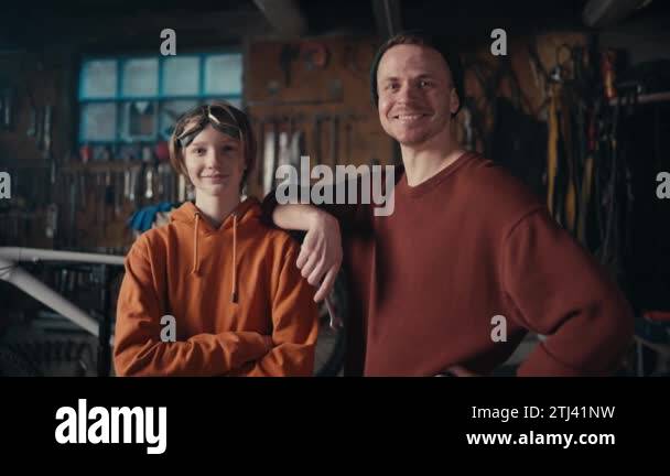 Workshop backdrop Stock Videos & Footage - HD and 4K Video Clips - Alamy
