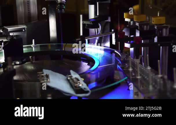 The screw part scanner machine for quality control process. The screw ...