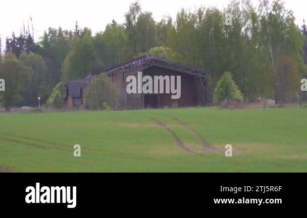 Barn shed lean to Stock Videos & Footage - HD and 4K Video Clips - Alamy
