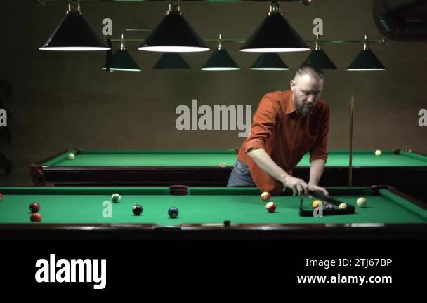 Forms a triangle Stock Videos & Footage - HD and 4K Video Clips - Alamy