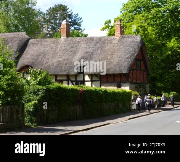 ann hathaways cottage - wife of william shakespeare - tourist ...
