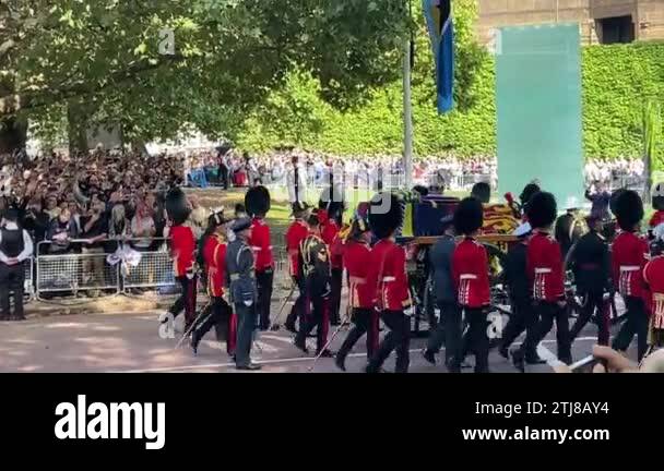 London, Uk- September 13th 2022: Queen Elizabeth ii coffin on gun ...