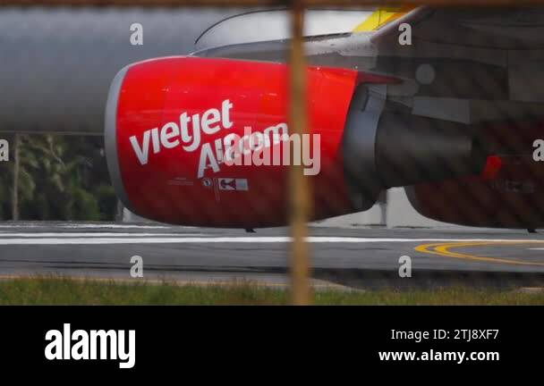 PHUKET, THAILAND - NOVEMBER 30, 2016: Footage of VietJet aircraft ...