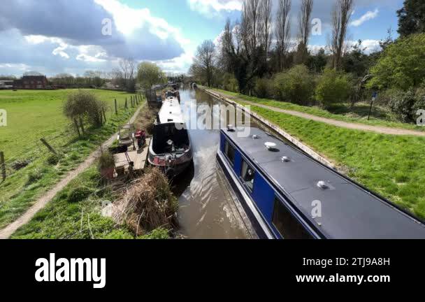 Boat narrow boats Stock Videos & Footage - HD and 4K Video Clips - Alamy