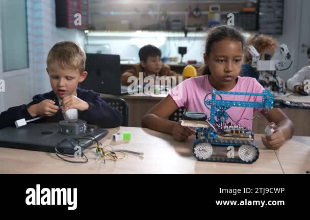 Mechanics classroom Stock Videos & Footage - HD and 4K Video Clips - Alamy