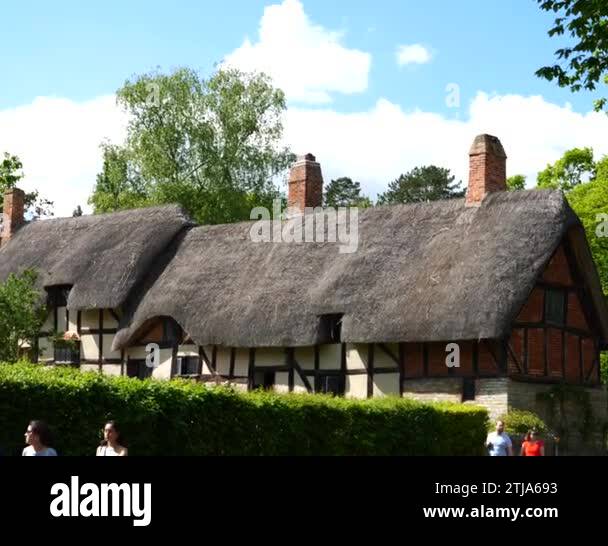 ann hathaways cottage - wife of william shakespeare - tourist ...