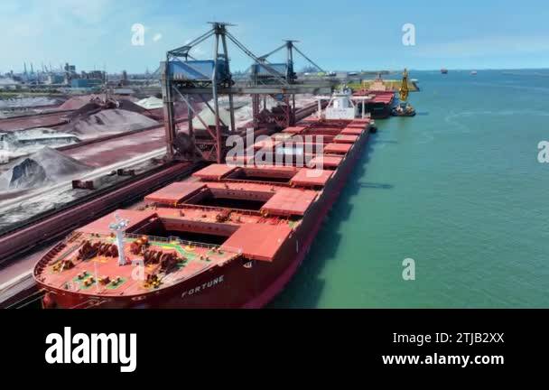 Ship offloading cargo Stock Videos & Footage - HD and 4K Video Clips ...