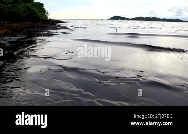 Beach Pollution oil spill leaks Coastal Disaster Environmental Damage ...