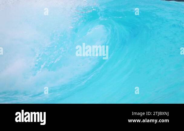 Perfect and consistent breaking of machine-powered wave in surf pool ...